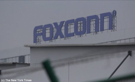 VIDEO - Foxconn Chengdu factory, worker conditions and employee ...